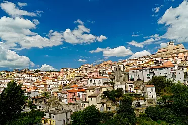 Rapolla, cosa mangiare e cosa vedere nel piccolo borgo nascosto della Basilicata | Paesi del Gusto