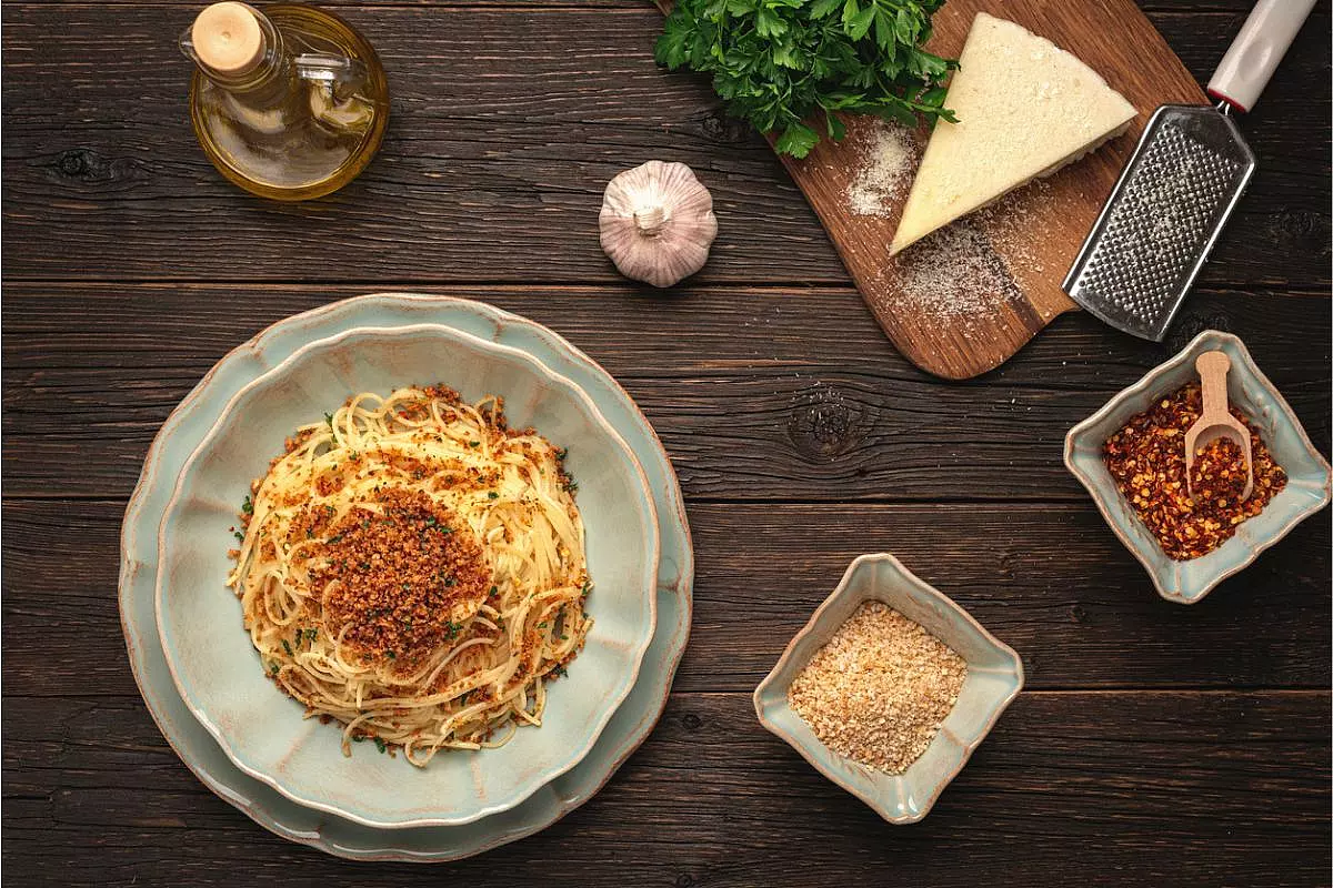 Spaghetti alla SICILIANA, o ca muddica atturrata | Paesi del Gusto