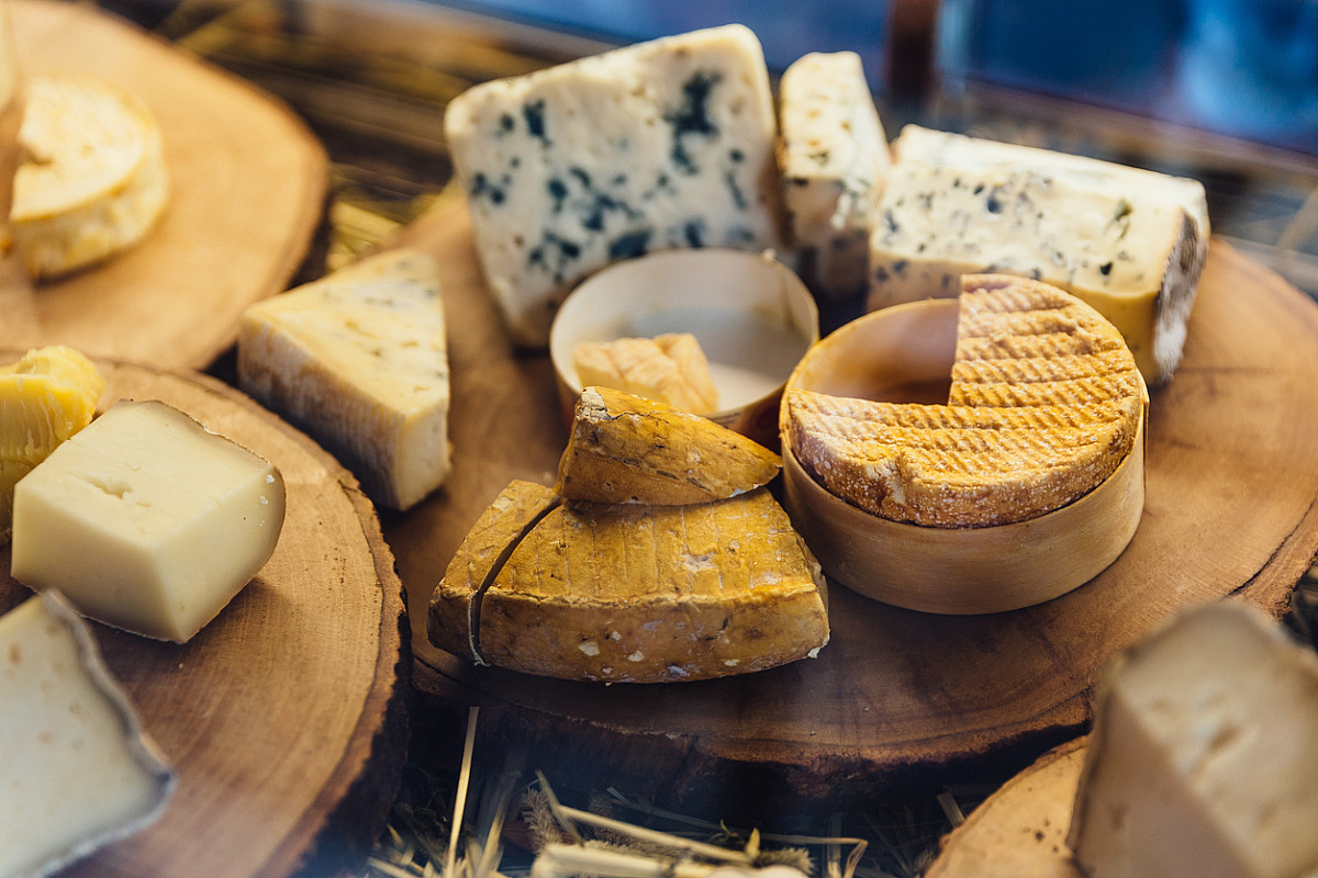 Tre italiani tra i 10 formaggi più costosi del mondo. Uno costa anche ...