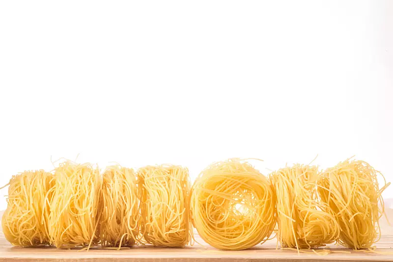 Spaghetti d'angelo in brodo la ricetta per un primo piatto natalizio