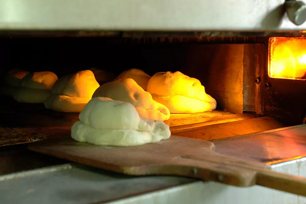 È il pane DOP più famoso della Puglia, e in questi 5 forni trovi l ...