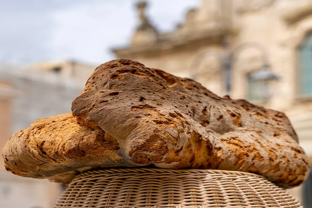È il pane DOP più famoso della Puglia, e in questi 5 forni trovi l ...