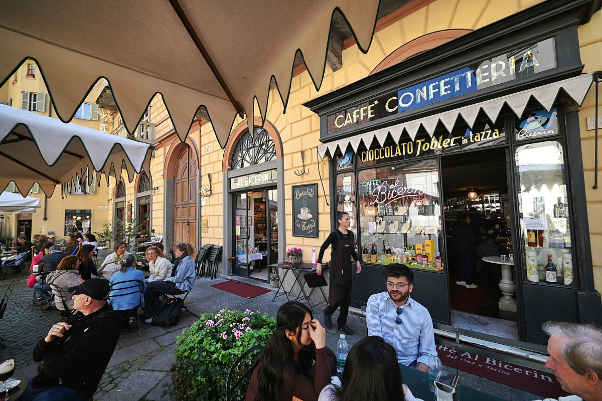 Dal 1763 ha servito migliaia di bicerin: il caffè storico della città è uno dei più belli d’Italia