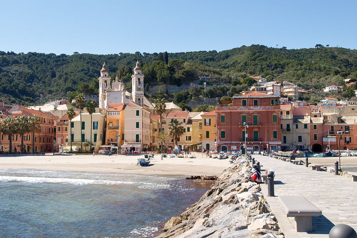 Ci trovi poche persone ma anche l'unico muretto dei ciclisti d'Italia ...