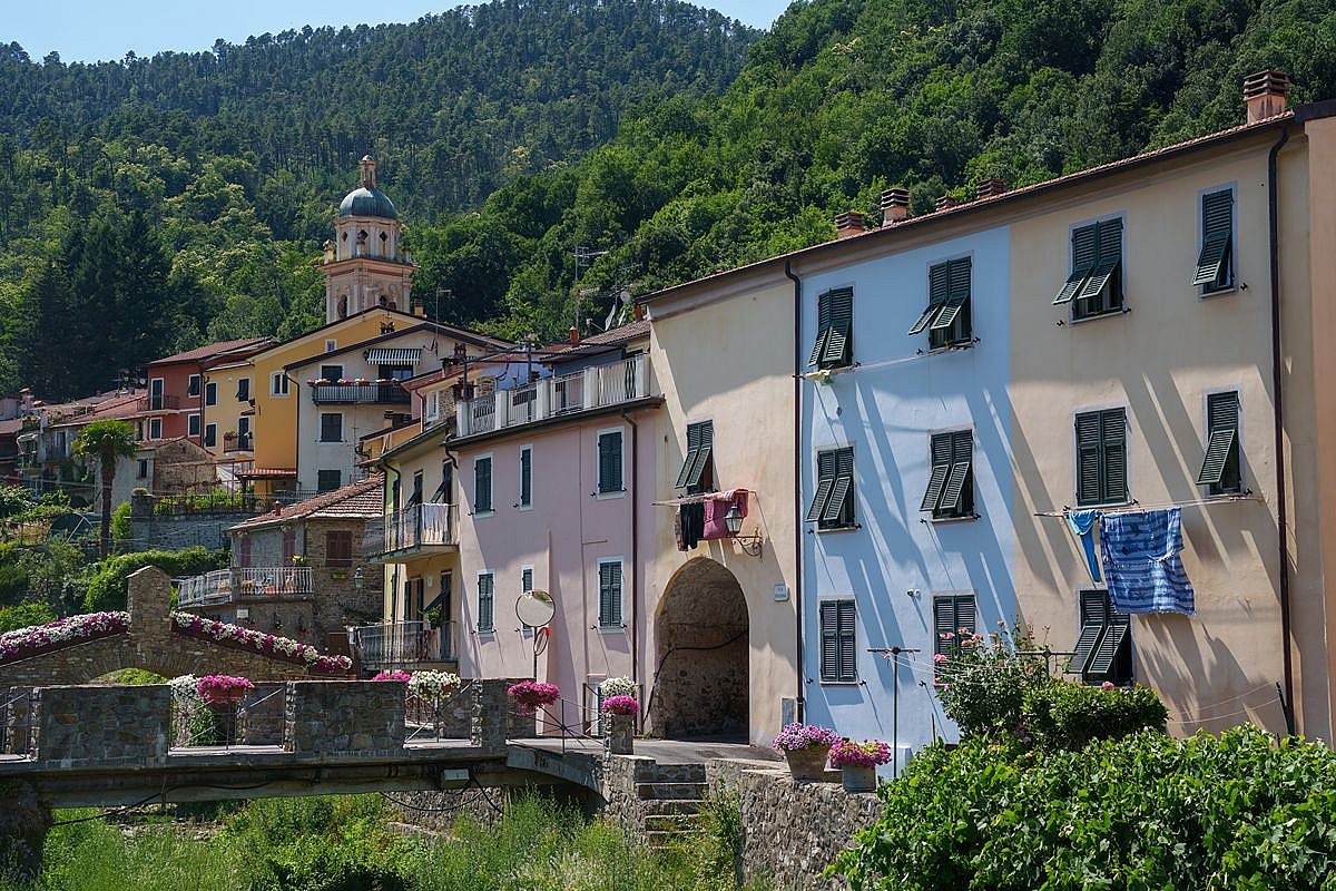 È una vera porta d'accesso alle Cinque Terre: in Val di Vara c'è uno ...