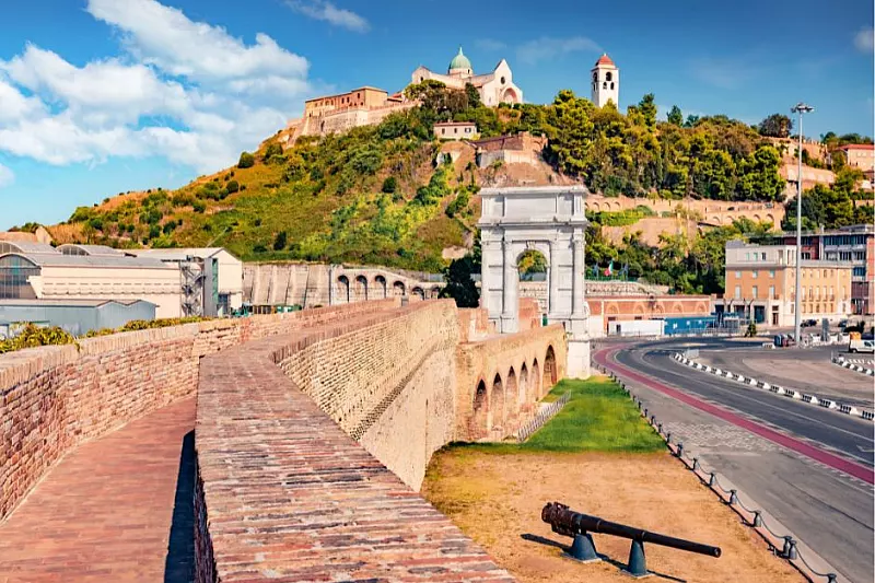 Ancona, la città dorica sospesa tra mare e storia: cosa vedere e ...