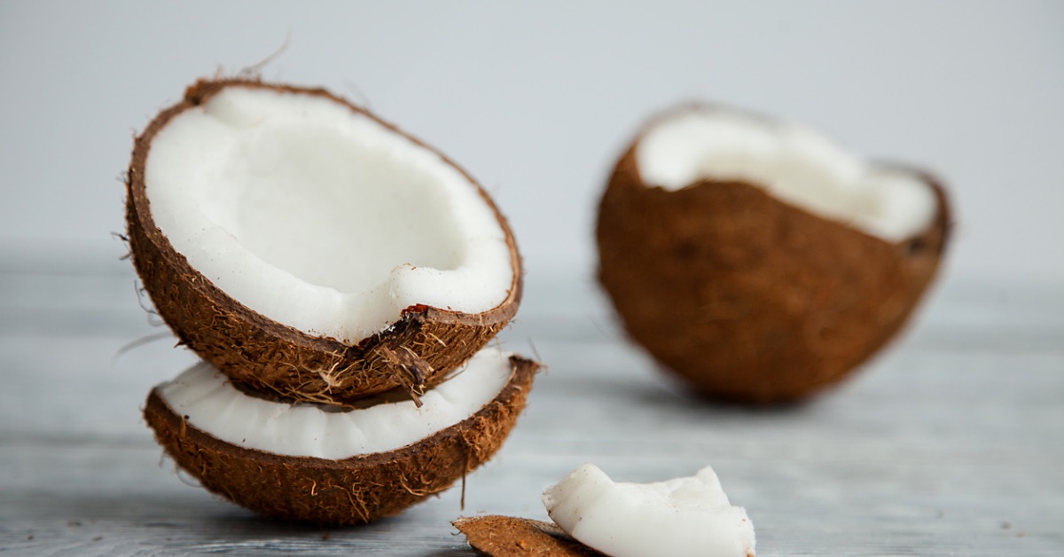 Scopri dove si produce il cocco che mangiamo tutti i giorni, non ci ...