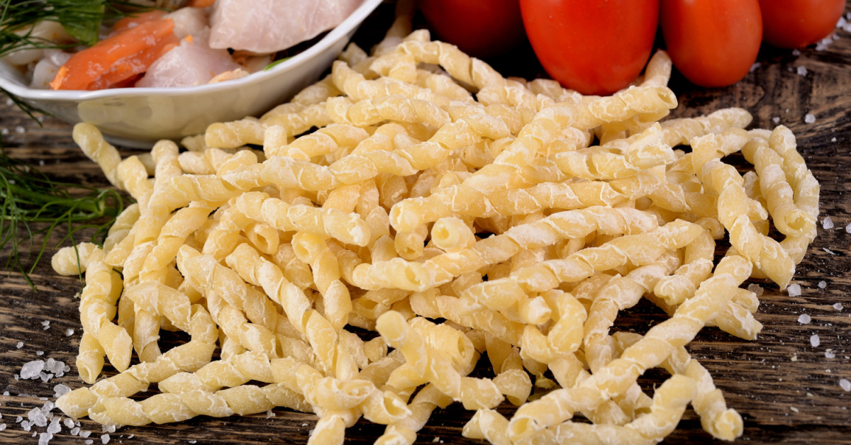 Busiate: quando la pasta racconta la storia della Sicilia! | Paesi del ...